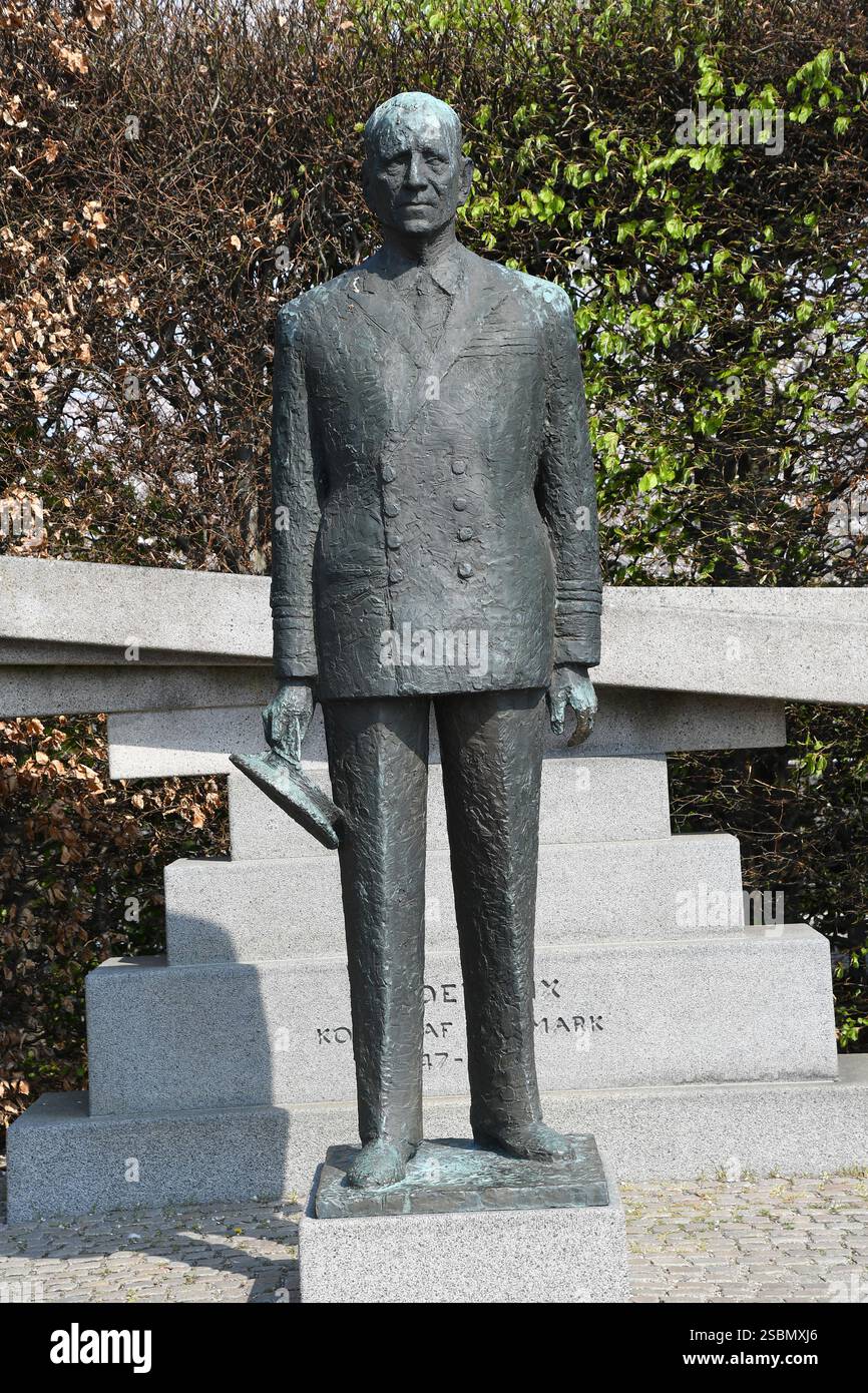 Copenhagen/Denmark 30 April 2018 Statue of King Frederik of Denmak he ...