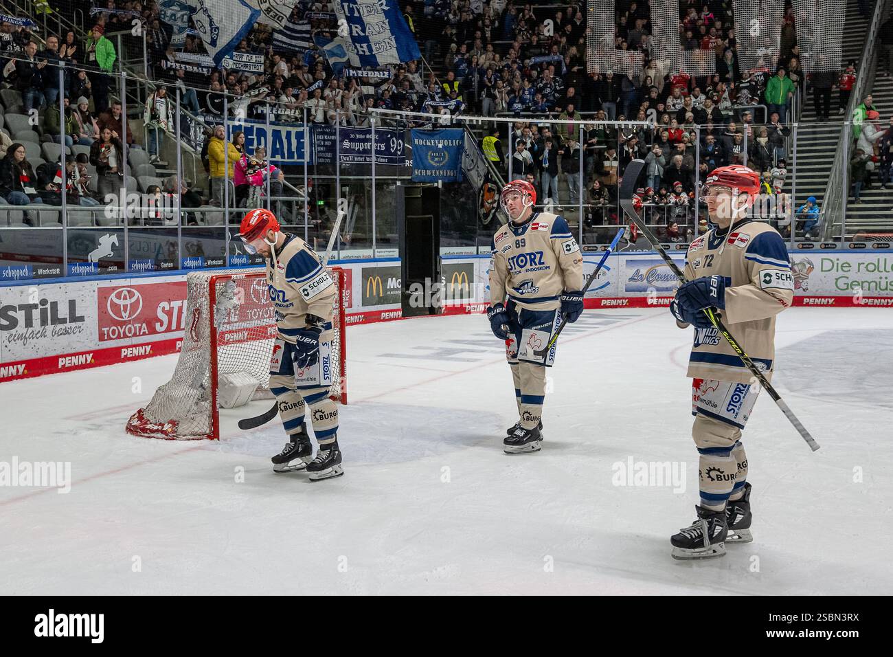 Ben Marshall (Schwenninger Wild Wings, #54), Zach Senyshyn ...