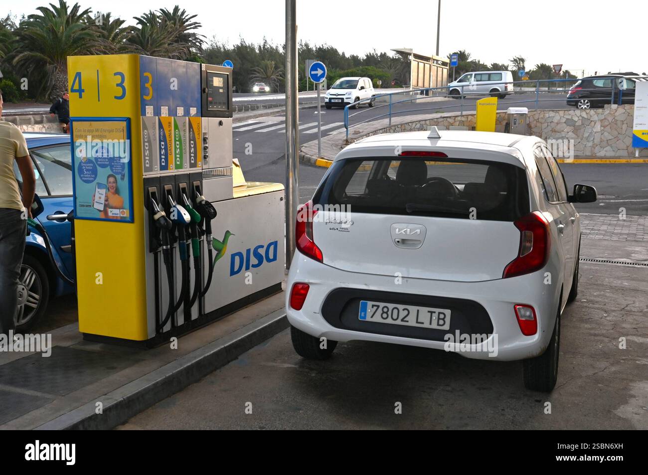 Kia Picanto Kleinwagen an einer Disa Tankstelle in Costa Calma auf ...
