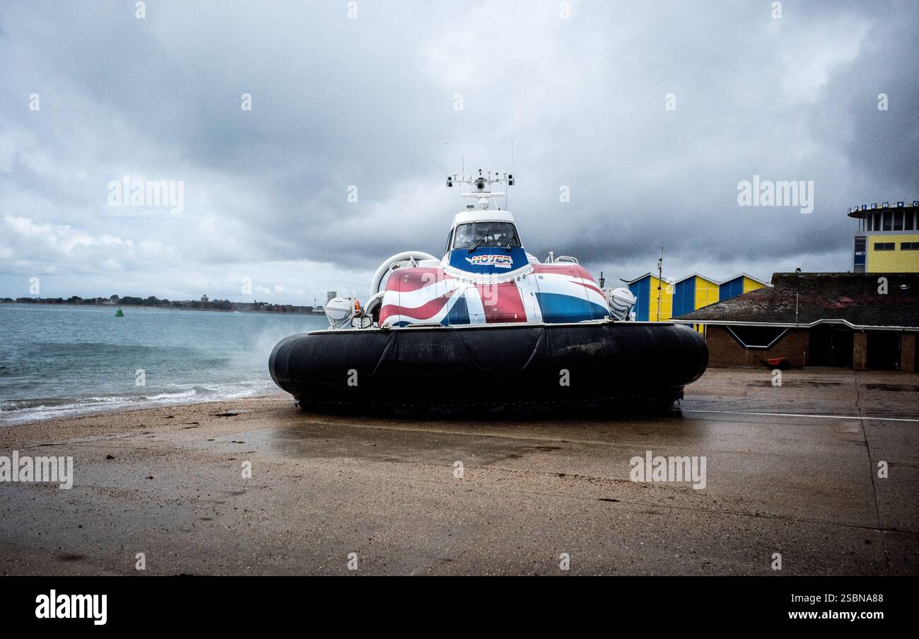 SOLENT FLYER HOVERCRAFT LOADING AND DEPARTING FROM PORTSMOUTH TO THE ...
