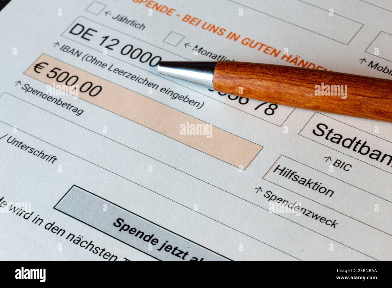 Symbolbild Spende: Nahaufnahme von einem Spendenformular *** Symbolic ...