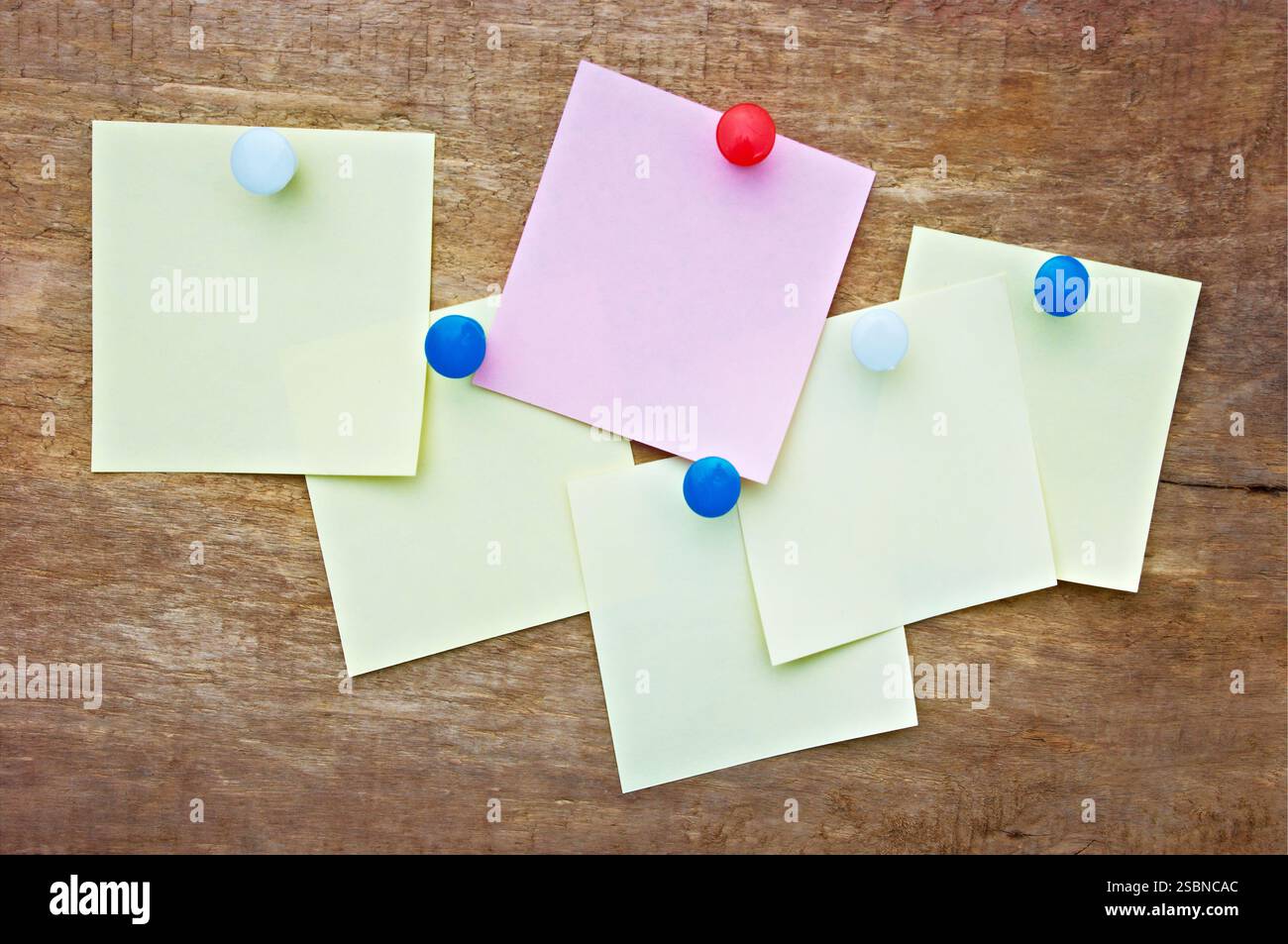 A piece of paper pinned the button on the board Stock Photo - Alamy