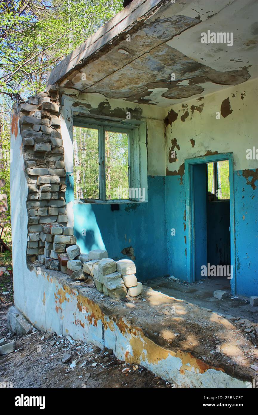 Abandoned doorway in ghost hi-res stock photography and images - Alamy