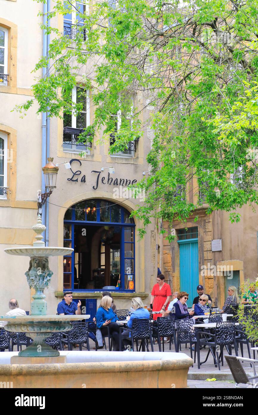 France, Moselle, Metz, old town, Place Jeanne d'Arc, terrace of ‘La ...