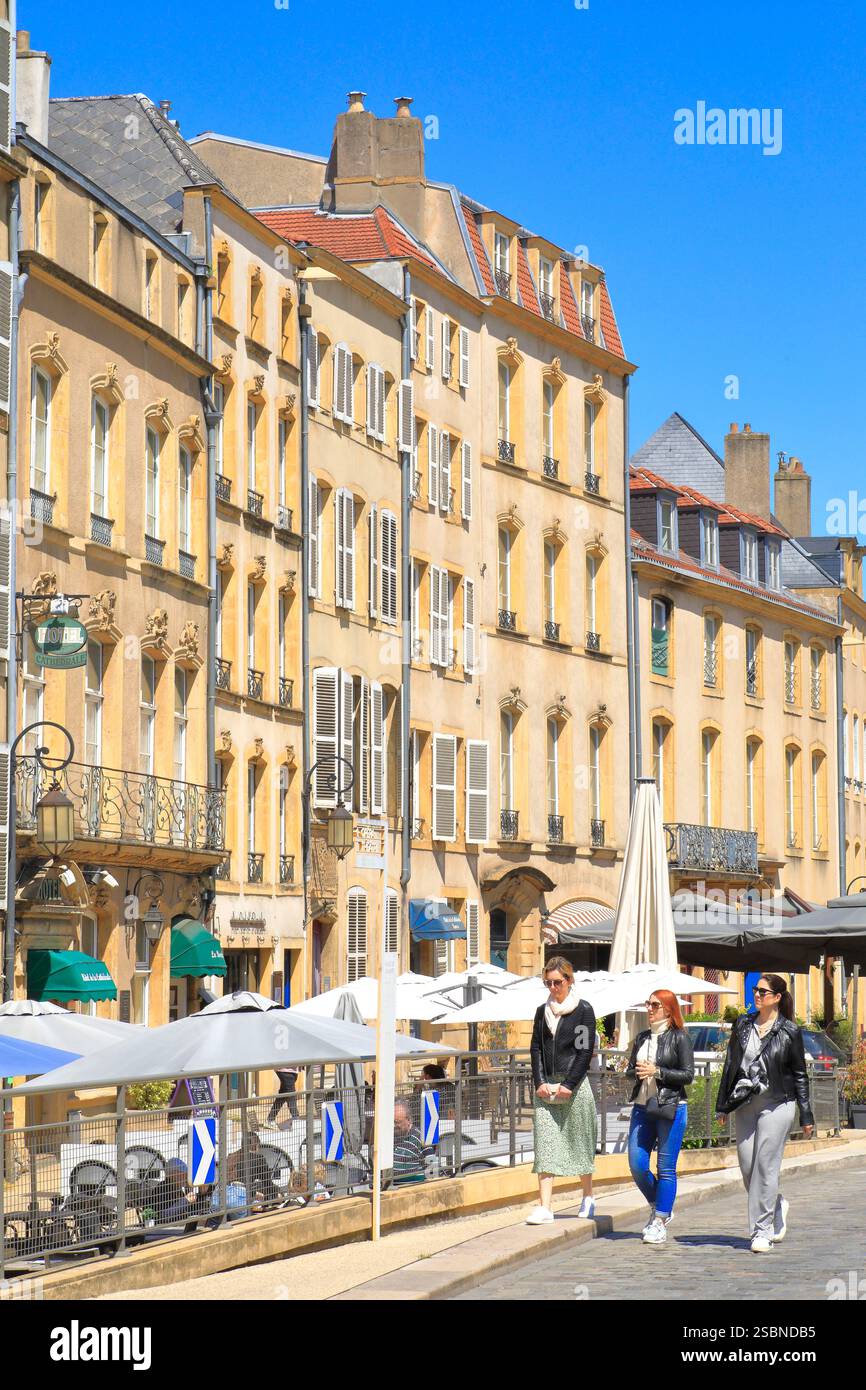 France, Moselle, Metz, city centre, cathedral quarter, Place de Chambre ...
