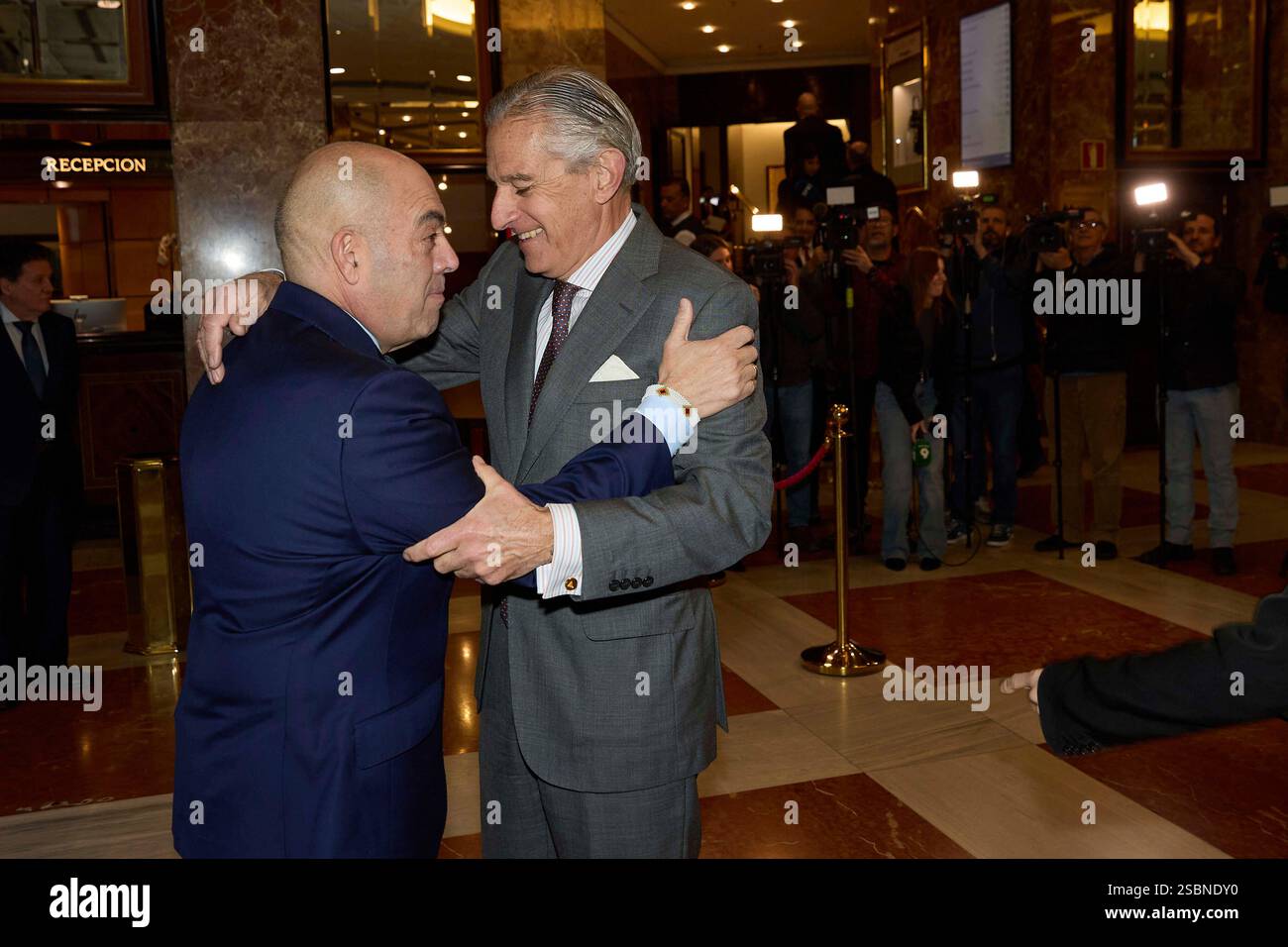 The president of ATA and vice-president of the CEOE, Lorenzo Amor (left ...