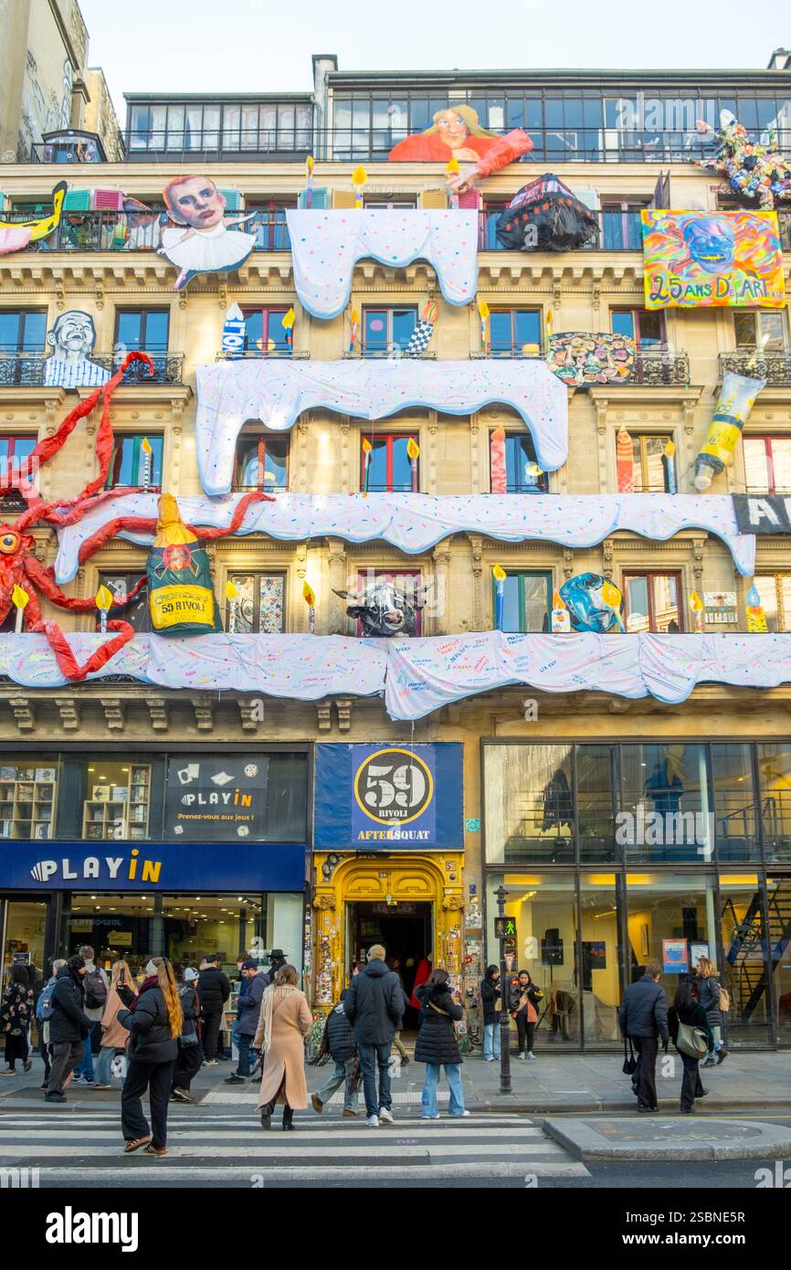 Tourism squat hi-res stock photography and images - Alamy