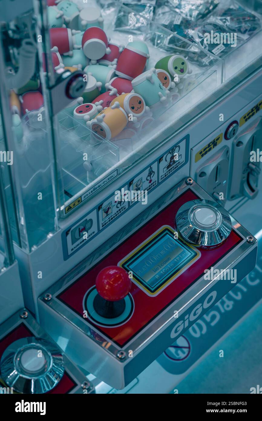 Japan, Honshu, Tokyo, arcade game in an amusement arcade in Shinjuku ...