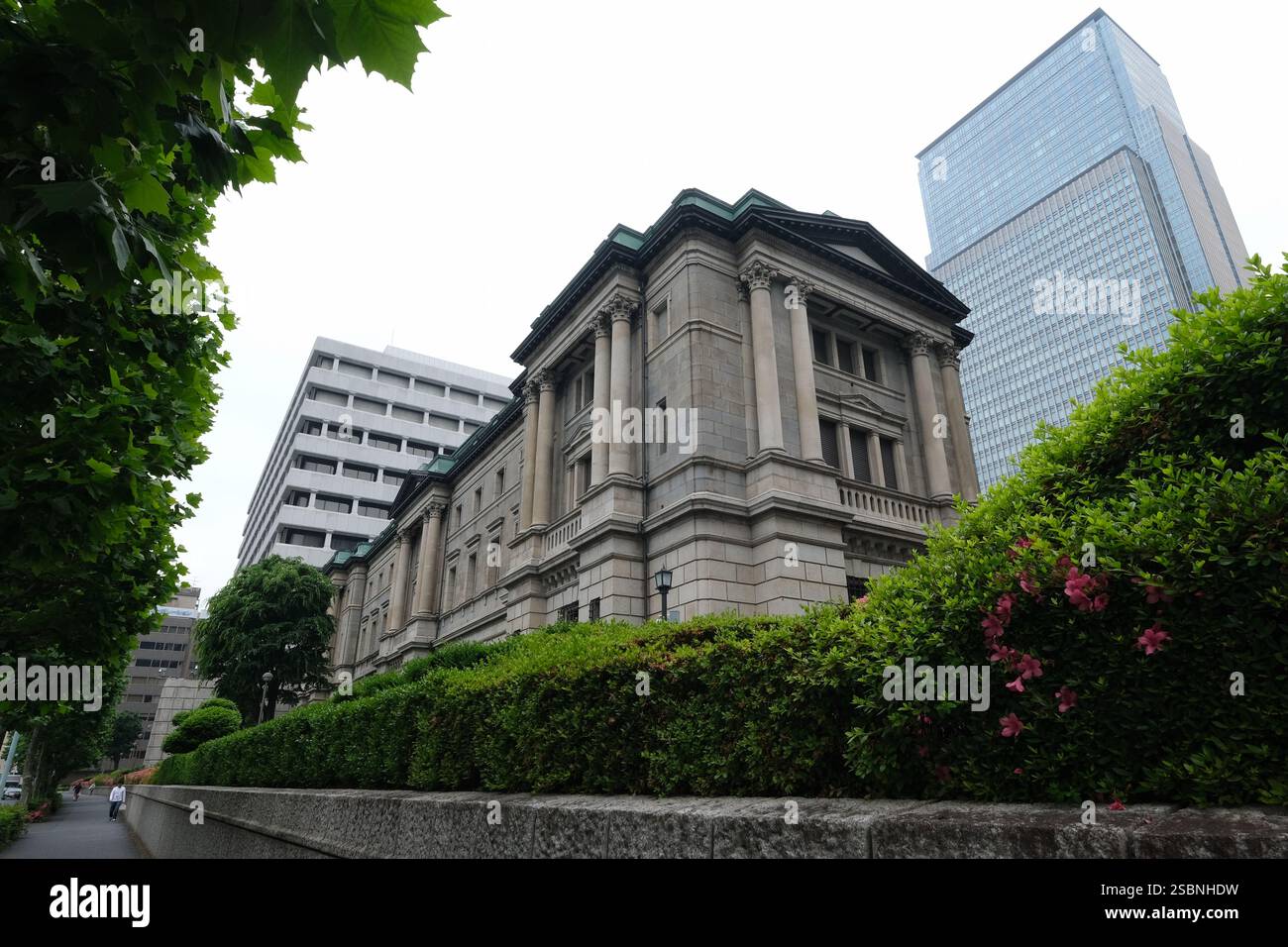 The Bank of Japan (BOJ) headquarters stands in Tokyo, Japan May 19 ...