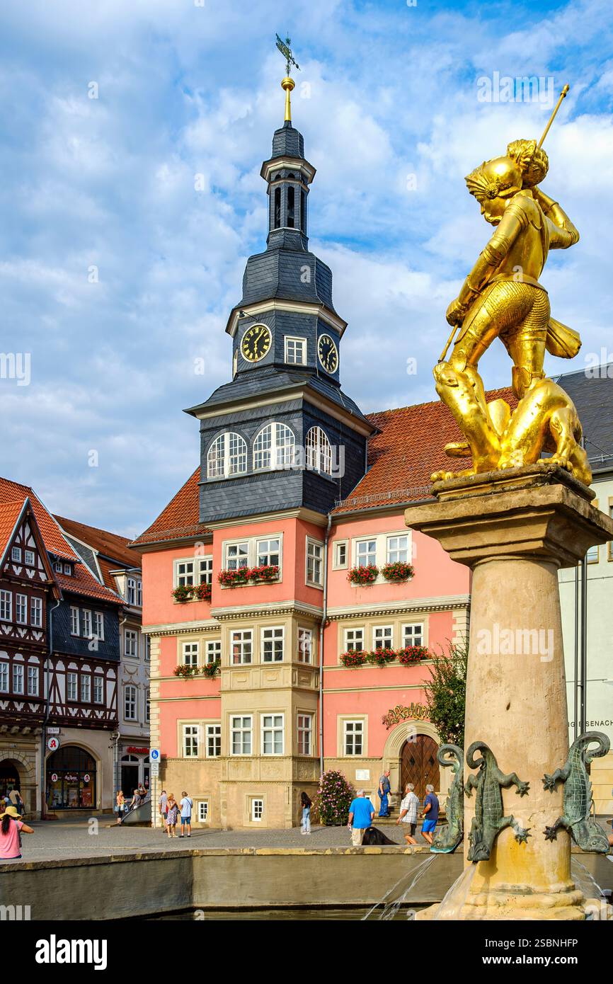 Everyday scene on the market square in front of the Georgsbrunnen ...