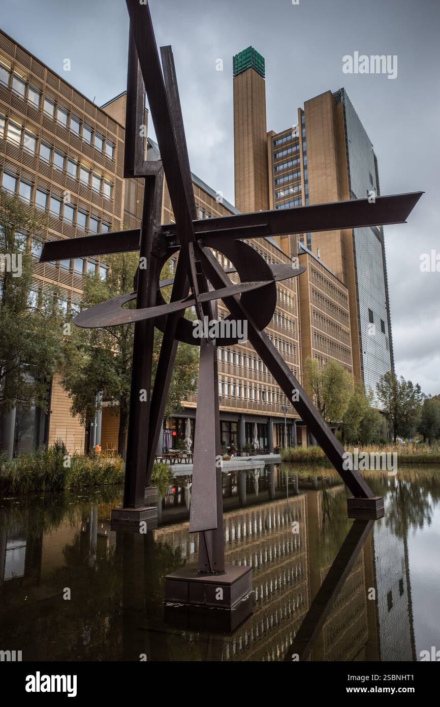 A VIEW OF DAIMLER BENZ BUILDING DESIGNED BY RENZO PIANO AND THE IRON ...