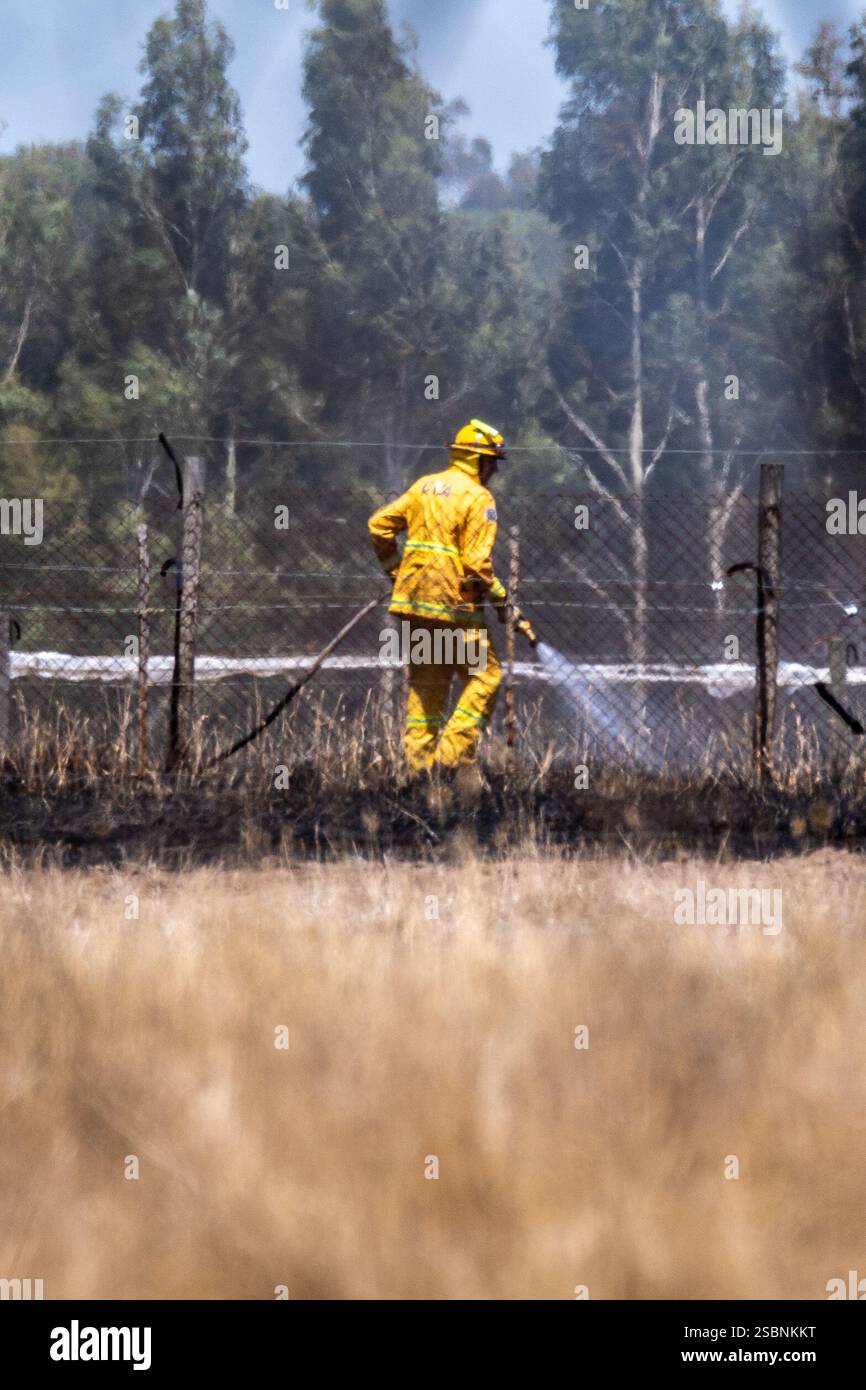 Country Fire Authority crew works quickly to contain a grass fire ...
