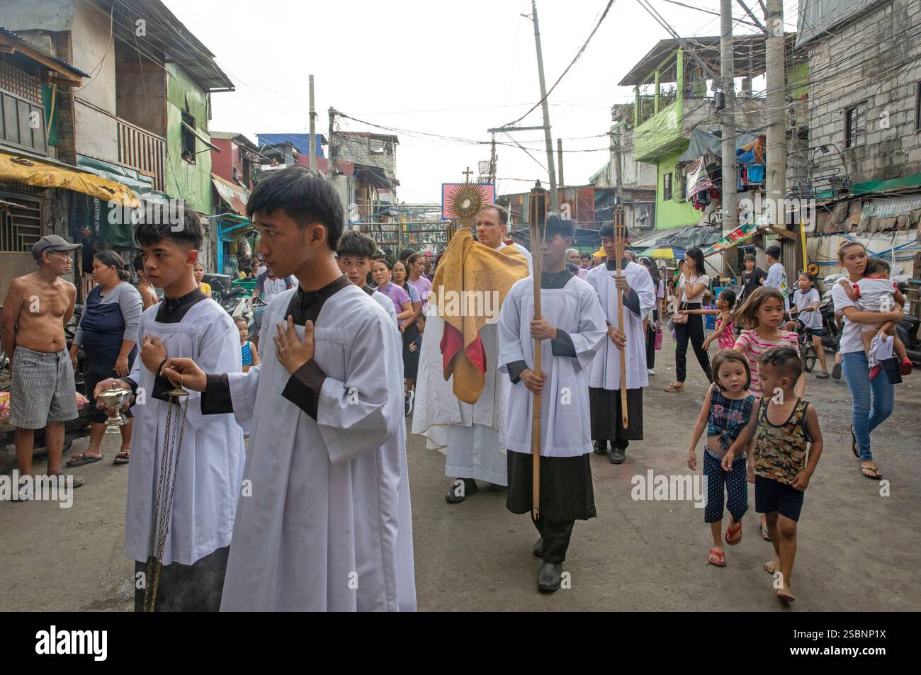 Philippines, Manila, Jundo, Matthieu Dauchez, French priest at the head ...