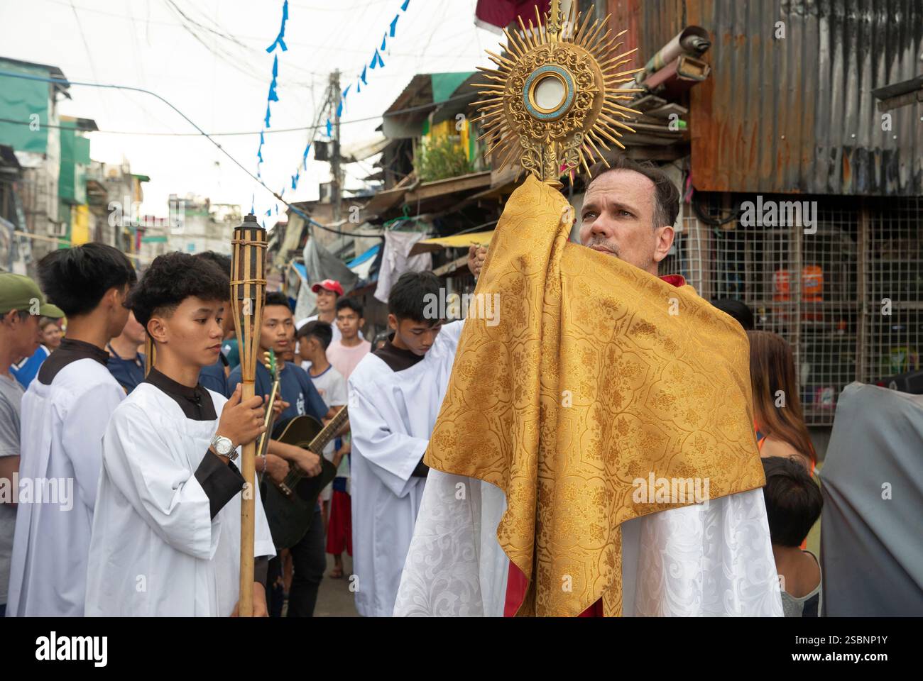 Philippines, Manila, Jundo, Matthieu Dauchez, French priest at the head of the Anak-Tnk ...