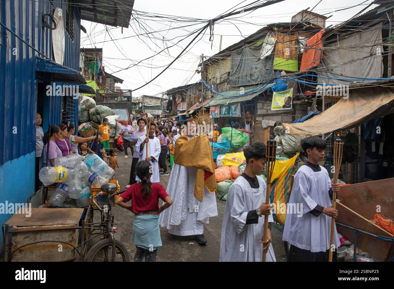 Philippines, Manila, Jundo, Matthieu Dauchez, French priest at the head ...