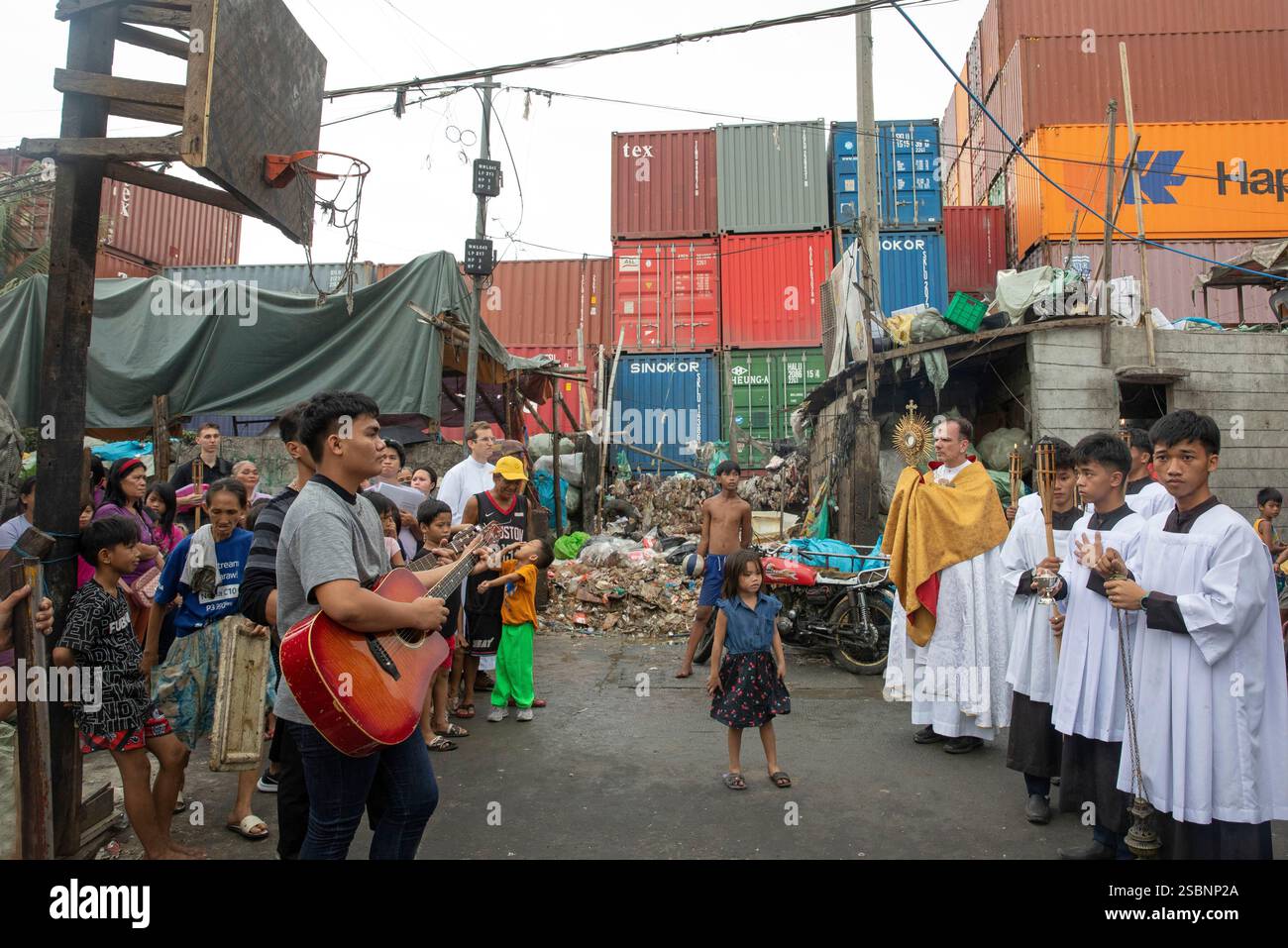 Philippines, Manila, Jundo, Matthieu Dauchez, French priest at the head ...