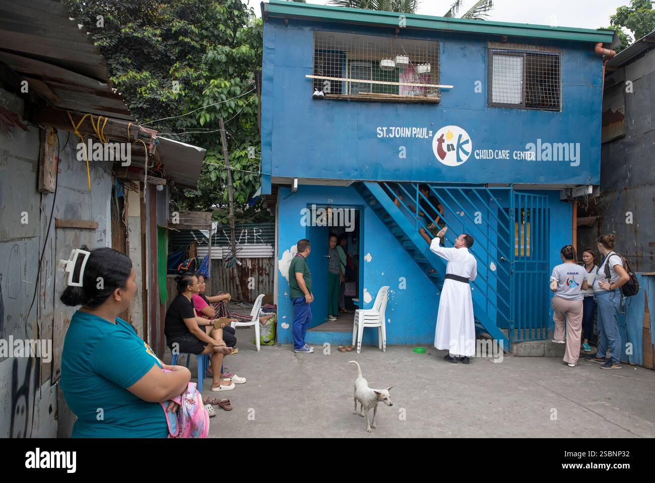 Philippines, Manila, Malabon, Matthieu Dauchez, French priest at the ...