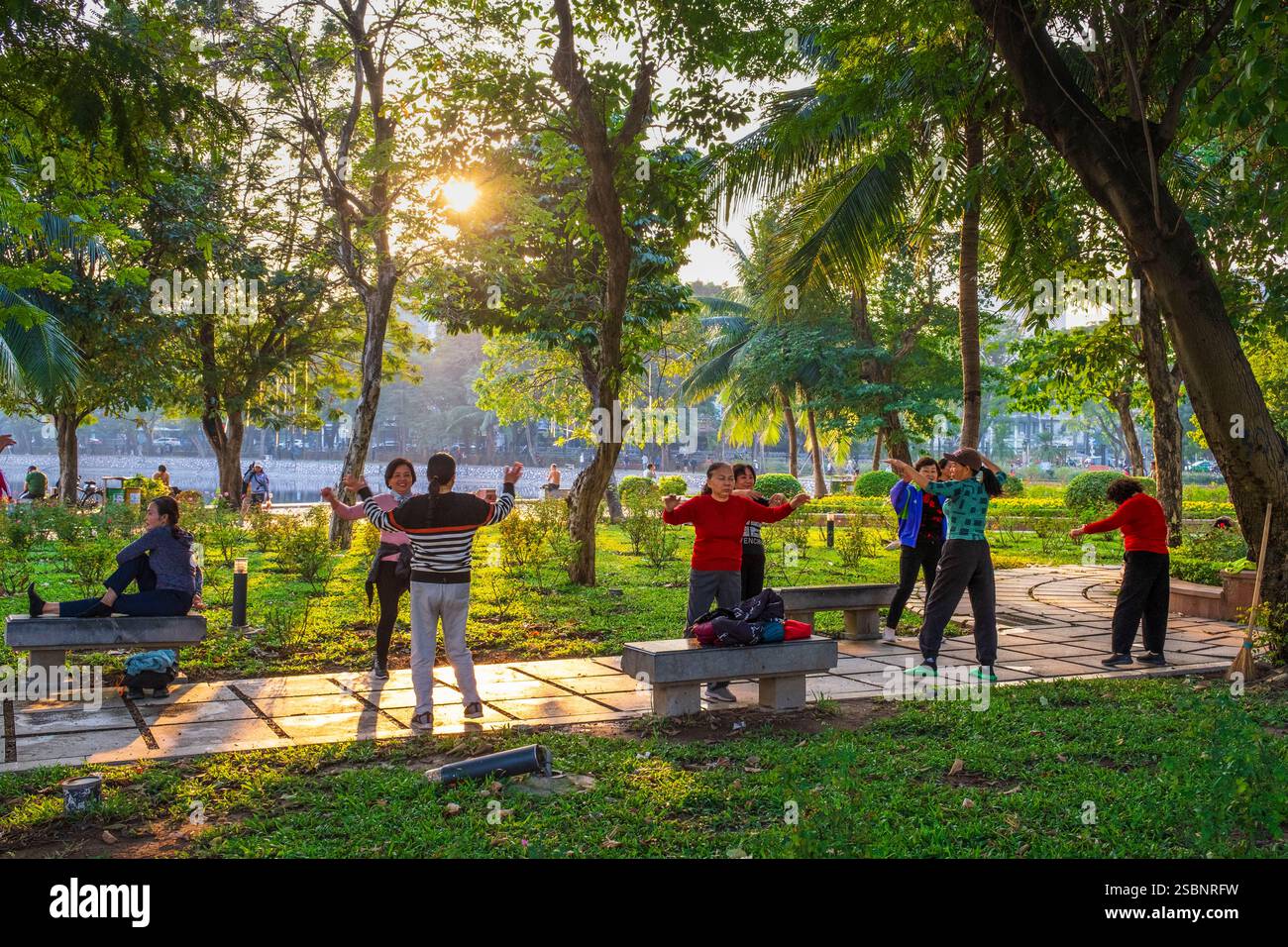 Vietnam, Hanoi, Hai Ba Trung district, physical exercise on the edge of ...