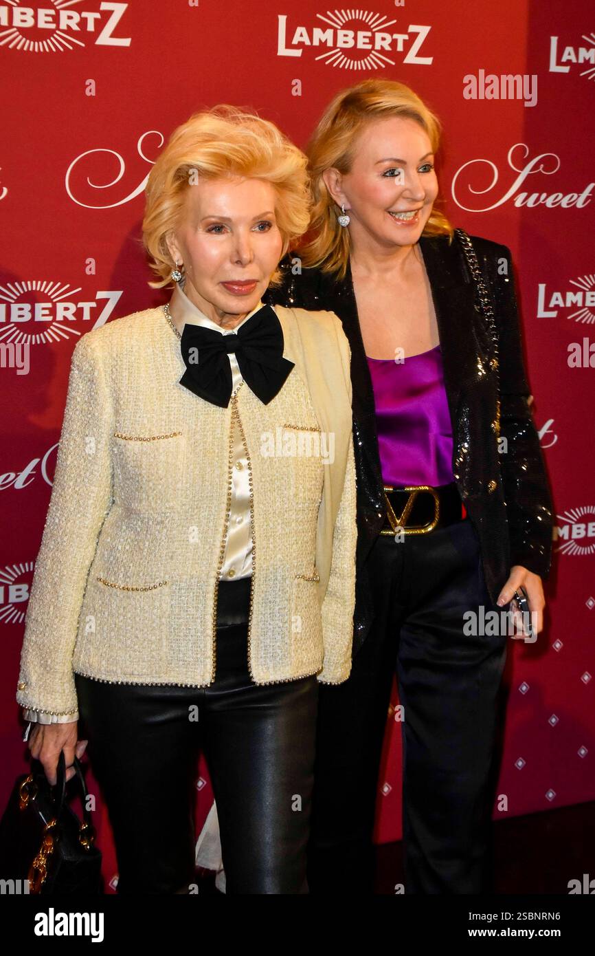 Ute Henriette Ohoven mit Gast rechts auf dem roten Teppich bei der 24 ...