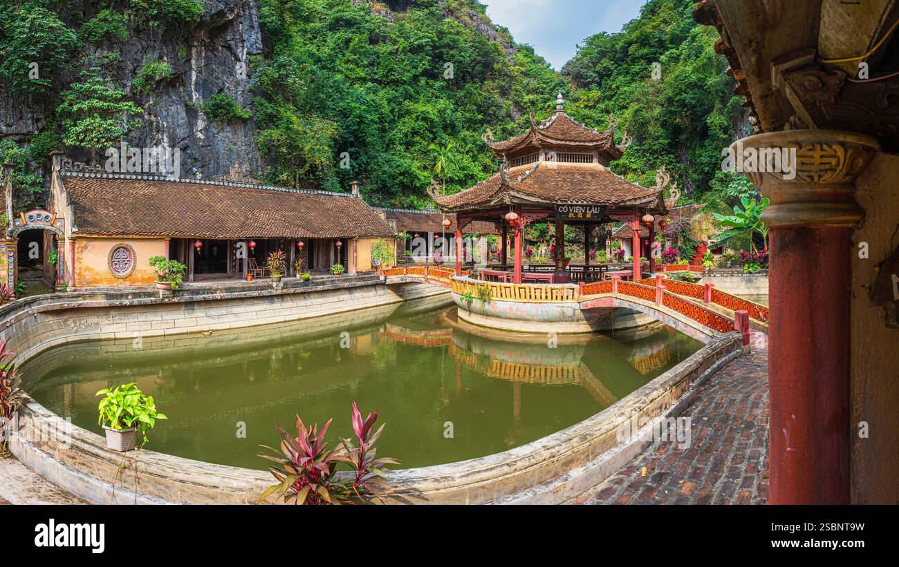 Vietnam, Ninh Binh Province, Ninh Hai, Halong Bay on land, Co Vien Lau ...