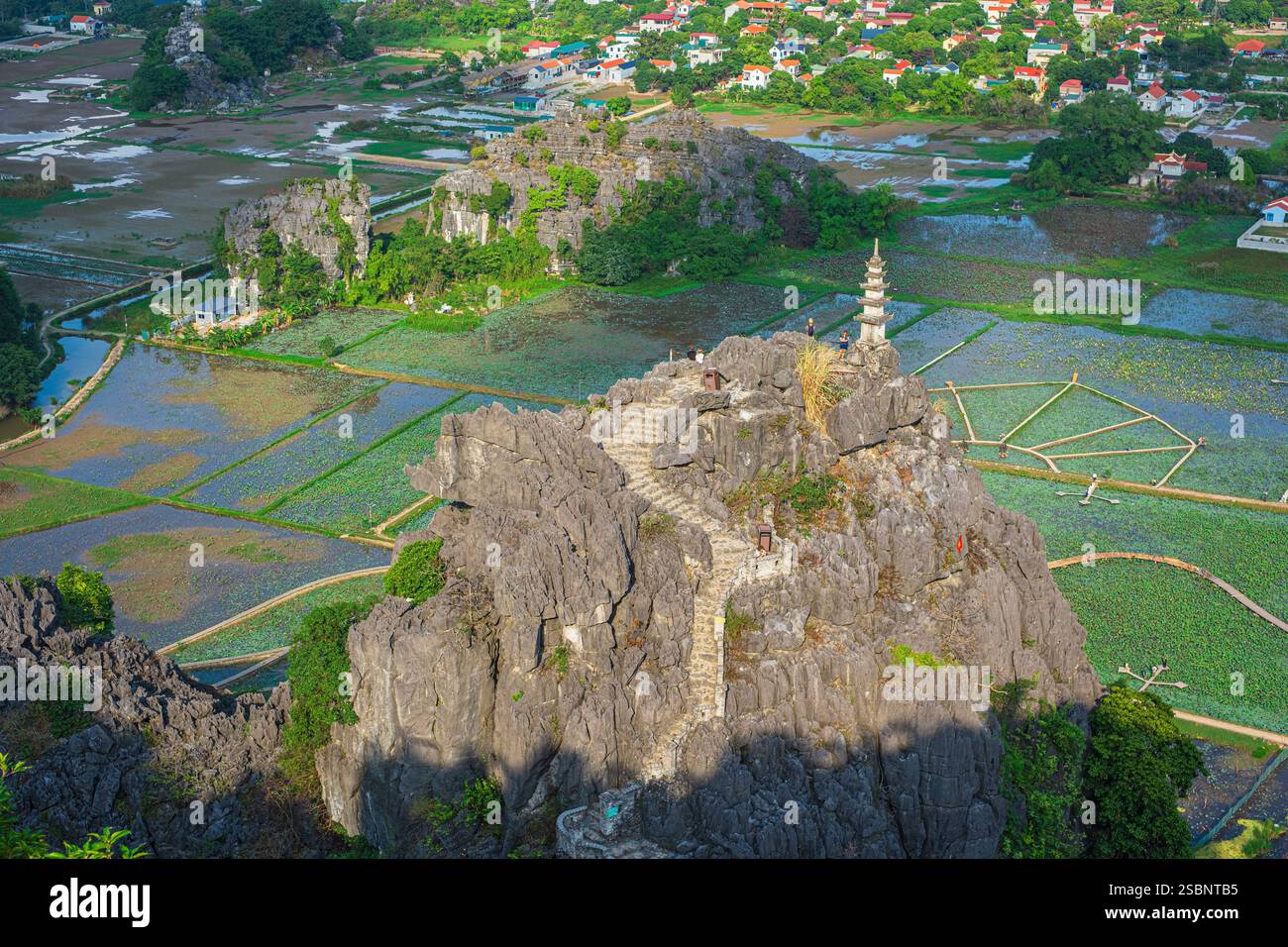 Ngoa long mountain hi-res stock photography and images - Alamy