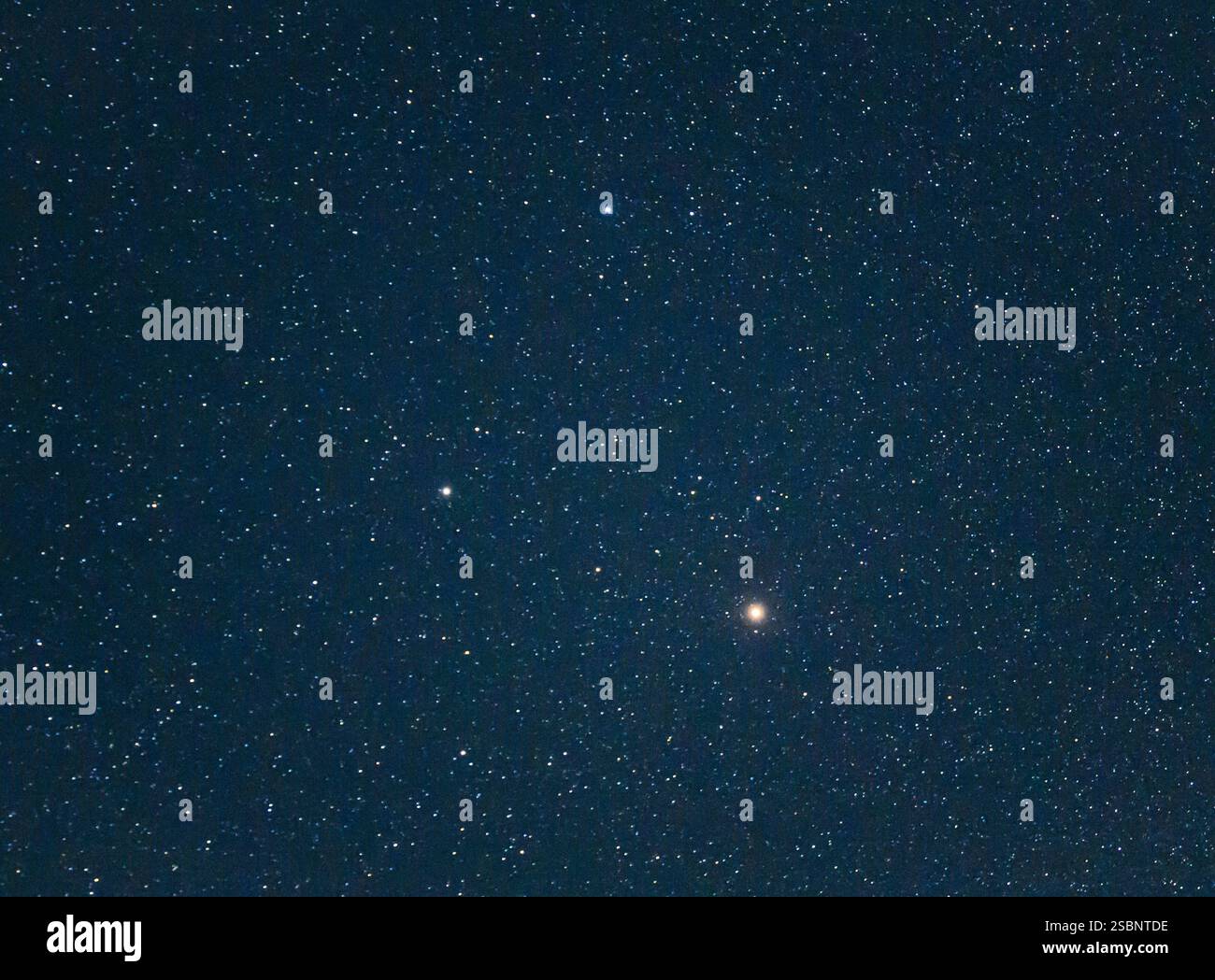 Lietzen, Germany. 03rd Feb, 2025. The planet Mars (r., yellowish ...