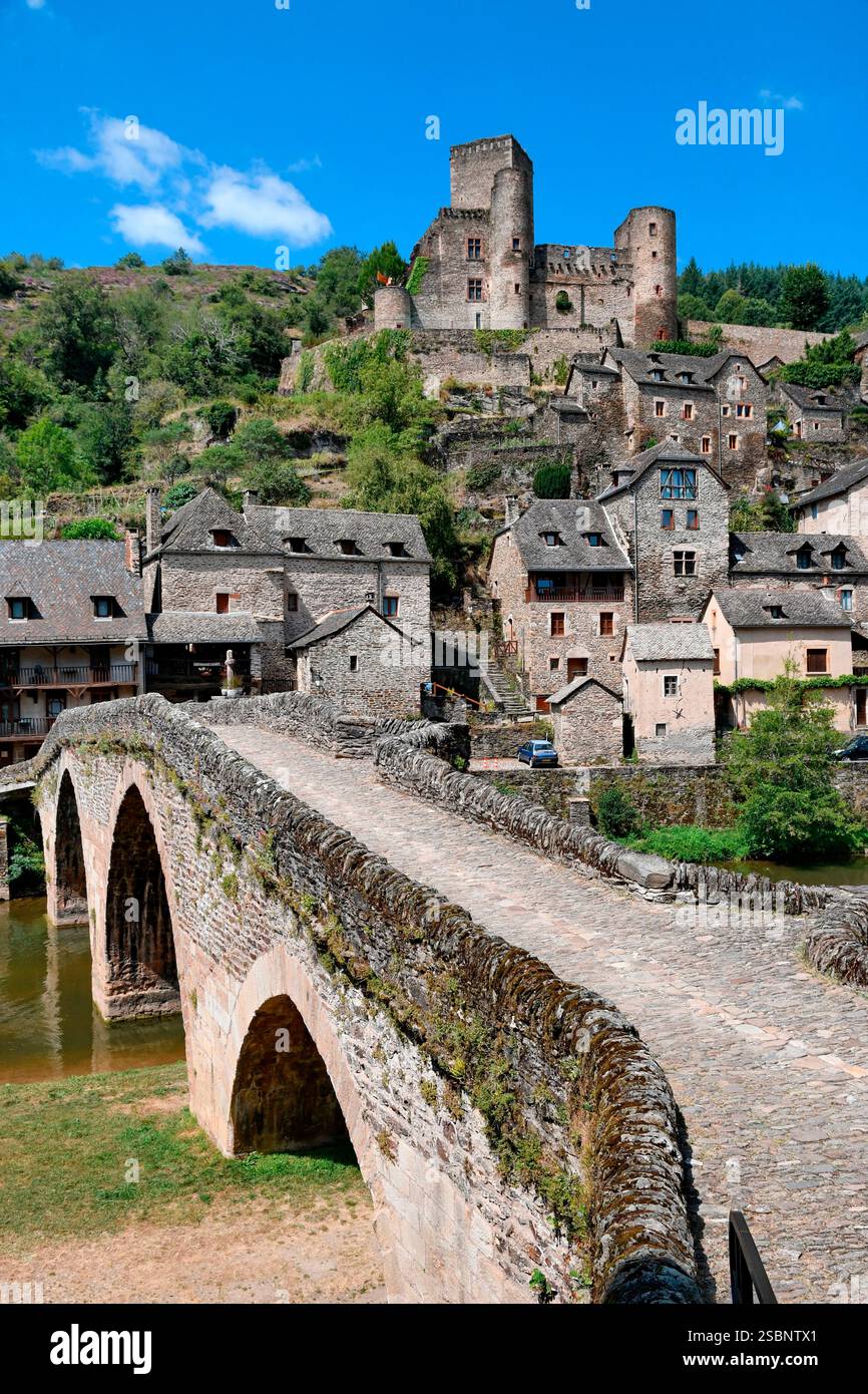 France, Aveyron, Belcastel, old bridge and medieval castle, historic ...