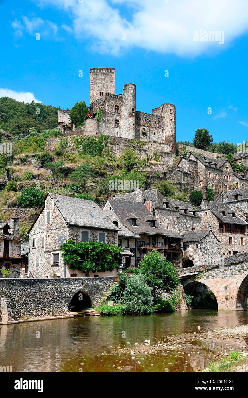 France, Aveyron, Belcastel, old bridge and medieval castle, historic ...