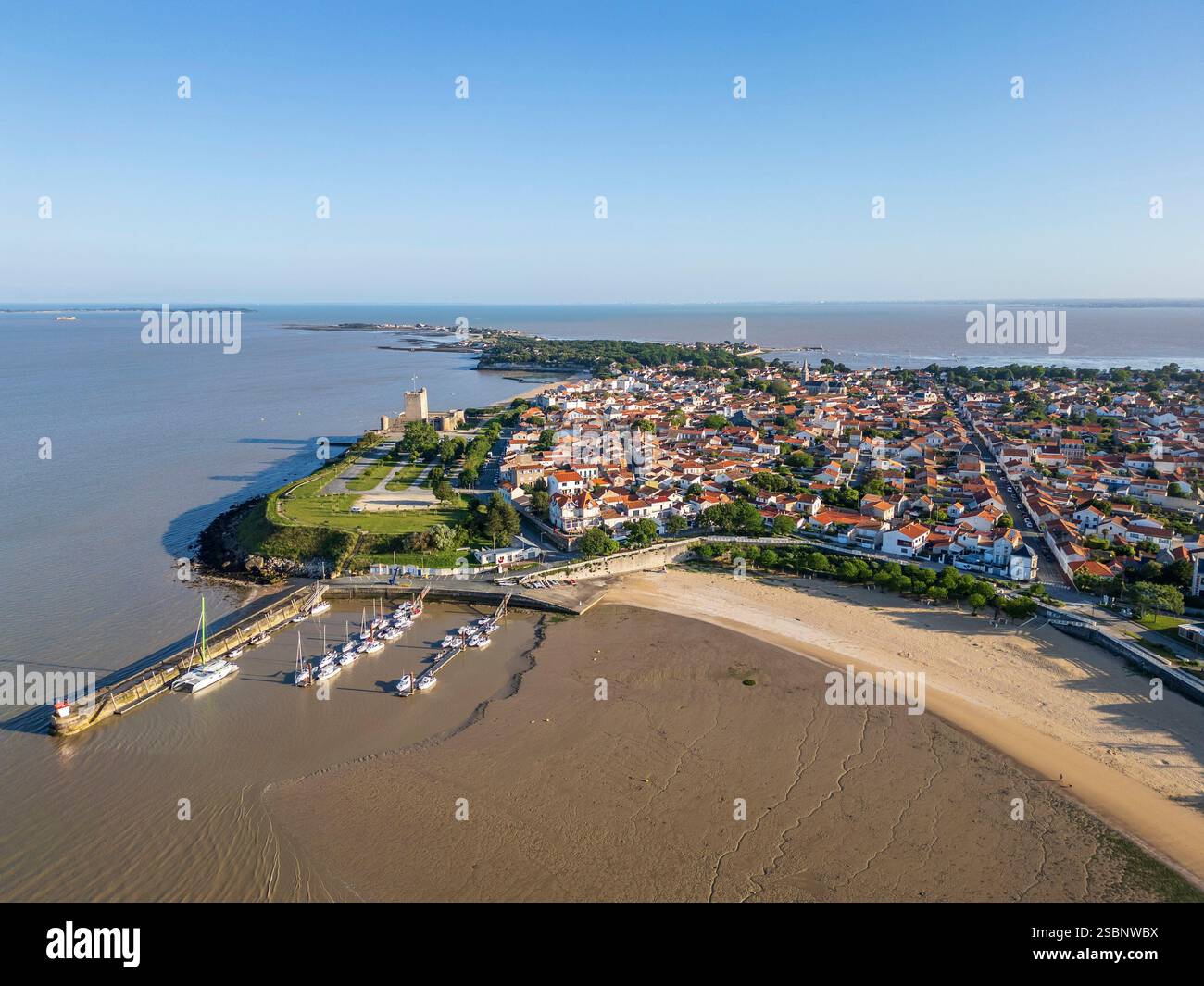 France, Charente-Maritime, Fouras, the South beach, the South port with ...