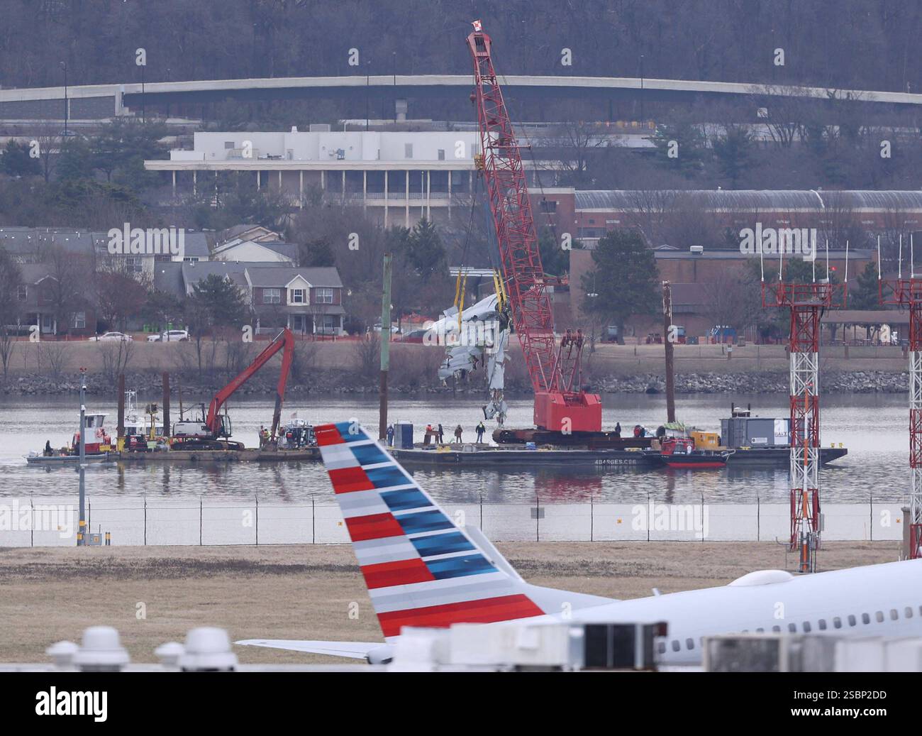 Passenger jet crashed with an Army Black Hawk helicopter in Arlington ...