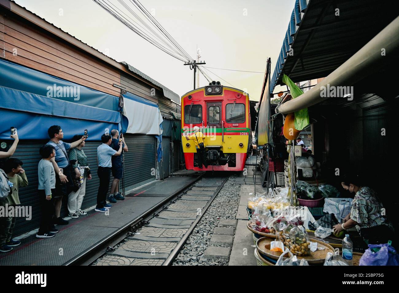 Maeklong Railway Market, Samut Songkhram, Maeklong Station Stock Photo - Alamy