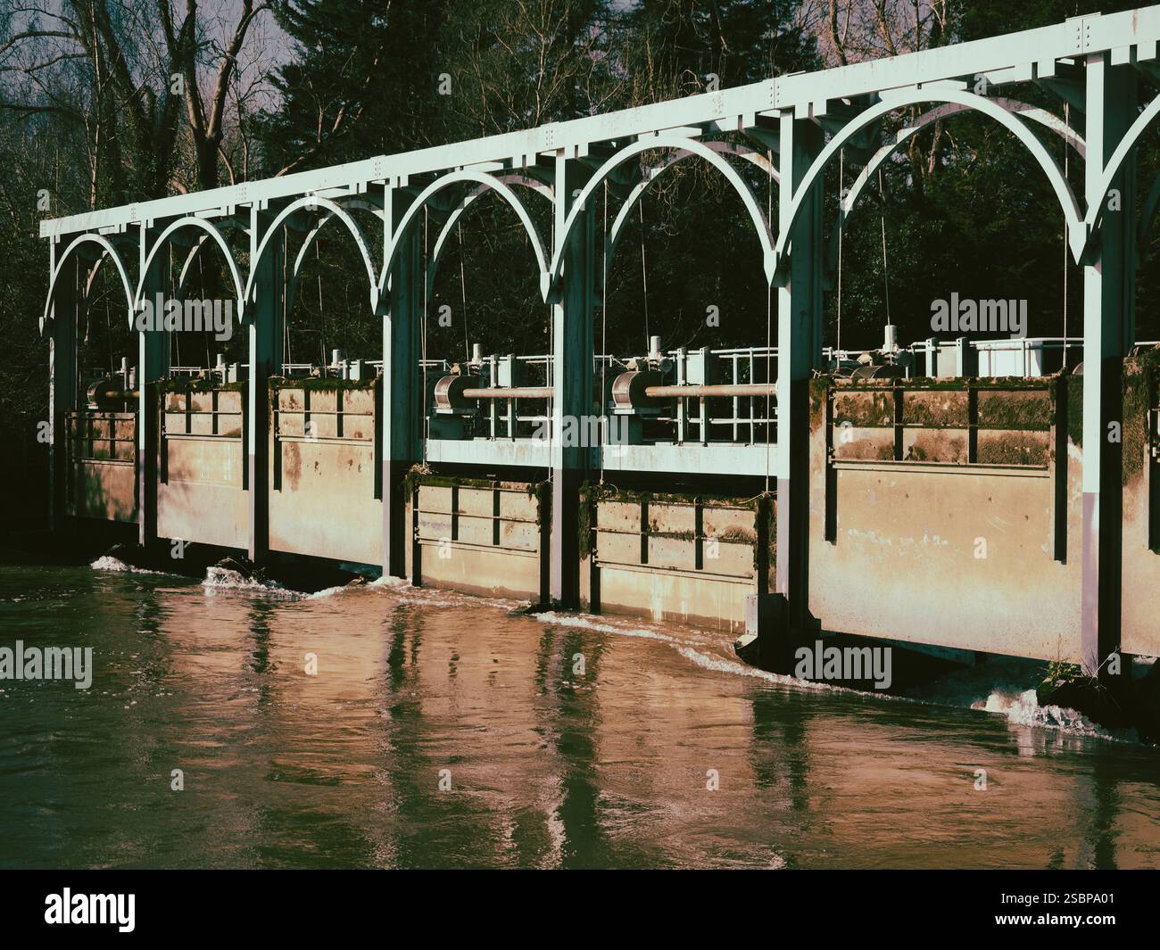 The Weir at Marsh Lock, Oxfordshire Landscape, Henley-on-Thames ...