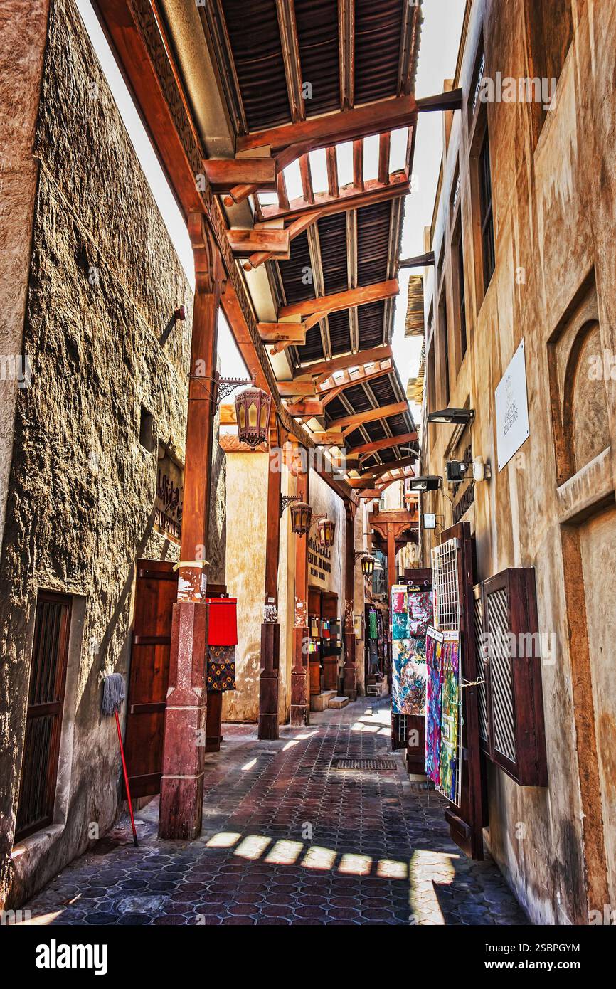 Arab Street in the old part of Dubai Stock Photo - Alamy