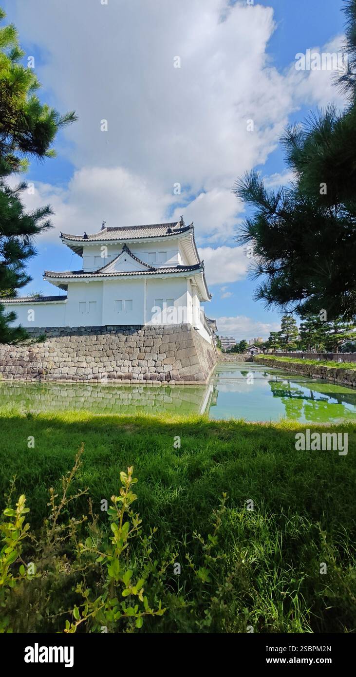 Outer walls and moat of Nijo Castle in Kyoto Stock Photo - Alamy