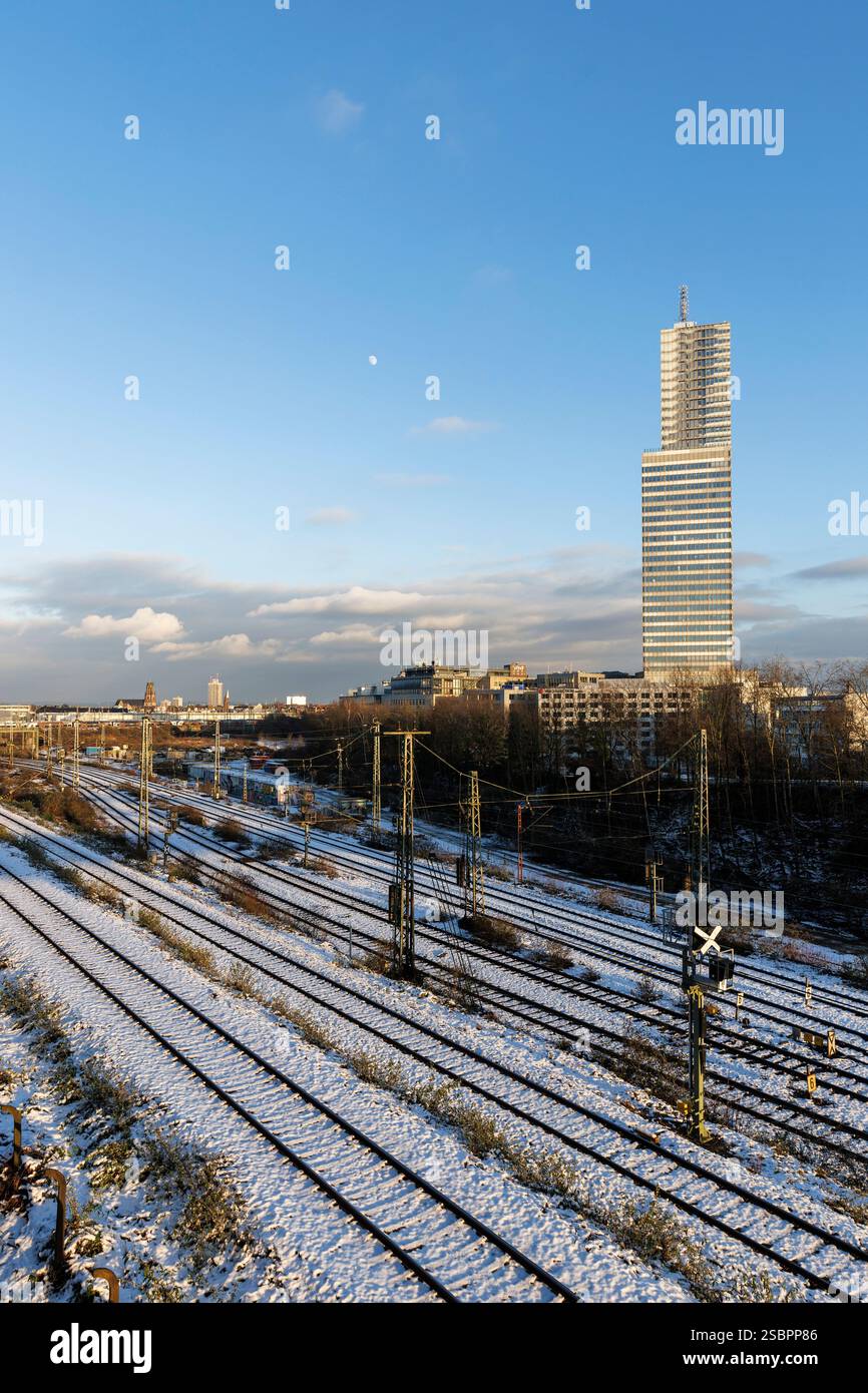 railroad tracks at the Mediapark, the Cologne Tower, winter, snow ...