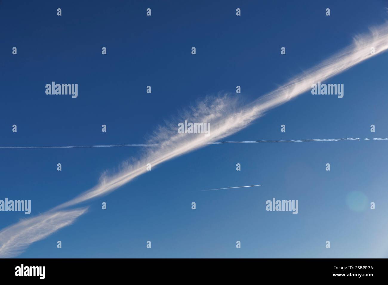 contrails at different height, Germany. Kondensstreifen in ...