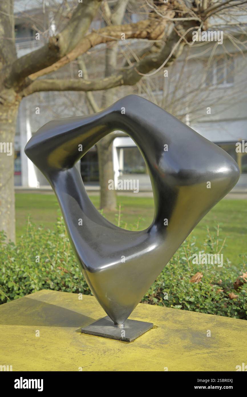 Sculpture Vide etreint by Lucien Wercollier 1961, Empty embrace, bronze ...