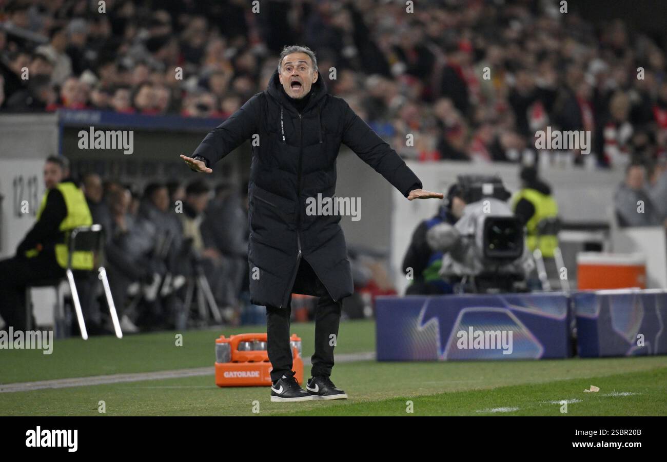 Coach Luis Enrique FC Paris Saint-Germain PSG on the sidelines gesture ...