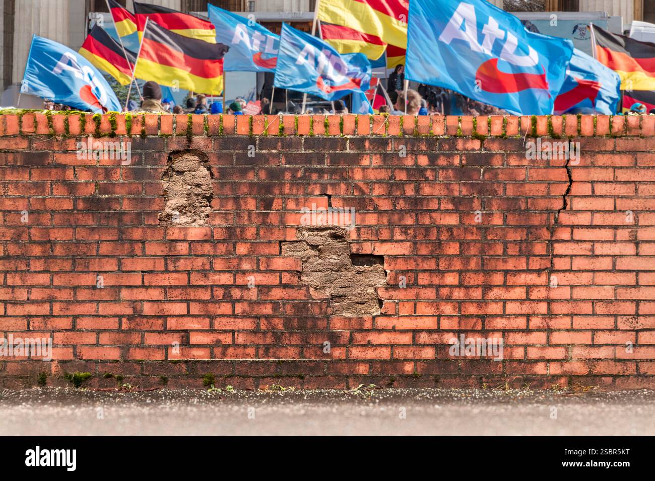 Brandmauer zur AfD bröckelt, Symbolfoto, Februar 2025 Deutschland ...