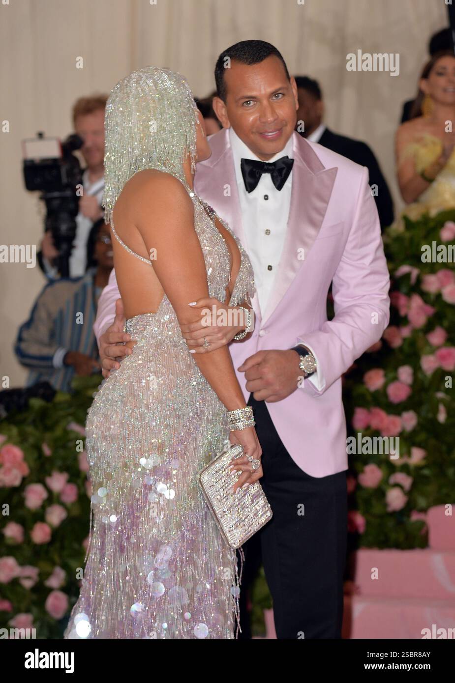 Jennifer Lopez and Alex Rodriguez arriving at the 2019 Met Gala ...