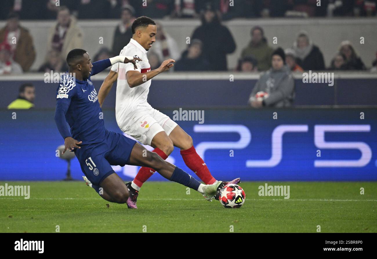 Duel, action Jamie Leweling VfB Stuttgart (18) against Willian Pacho FC ...