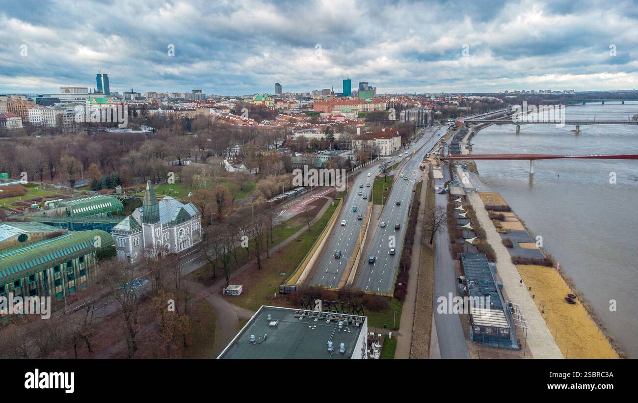 Riverbank and Vistula river (beach) and the Royal castle in Warsaw in ...