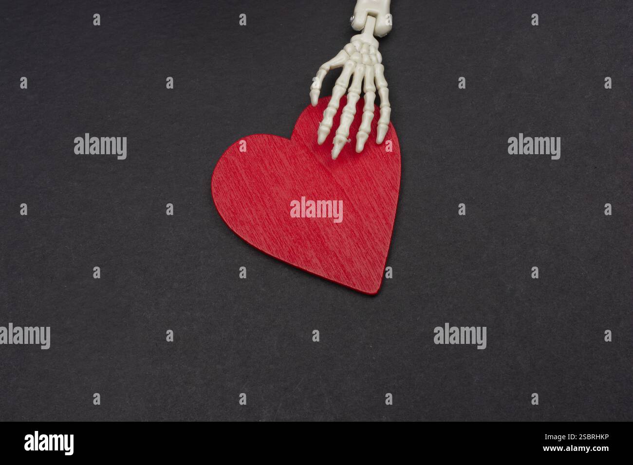 Artificial body skeleton with heart for love concept Stock Photo - Alamy