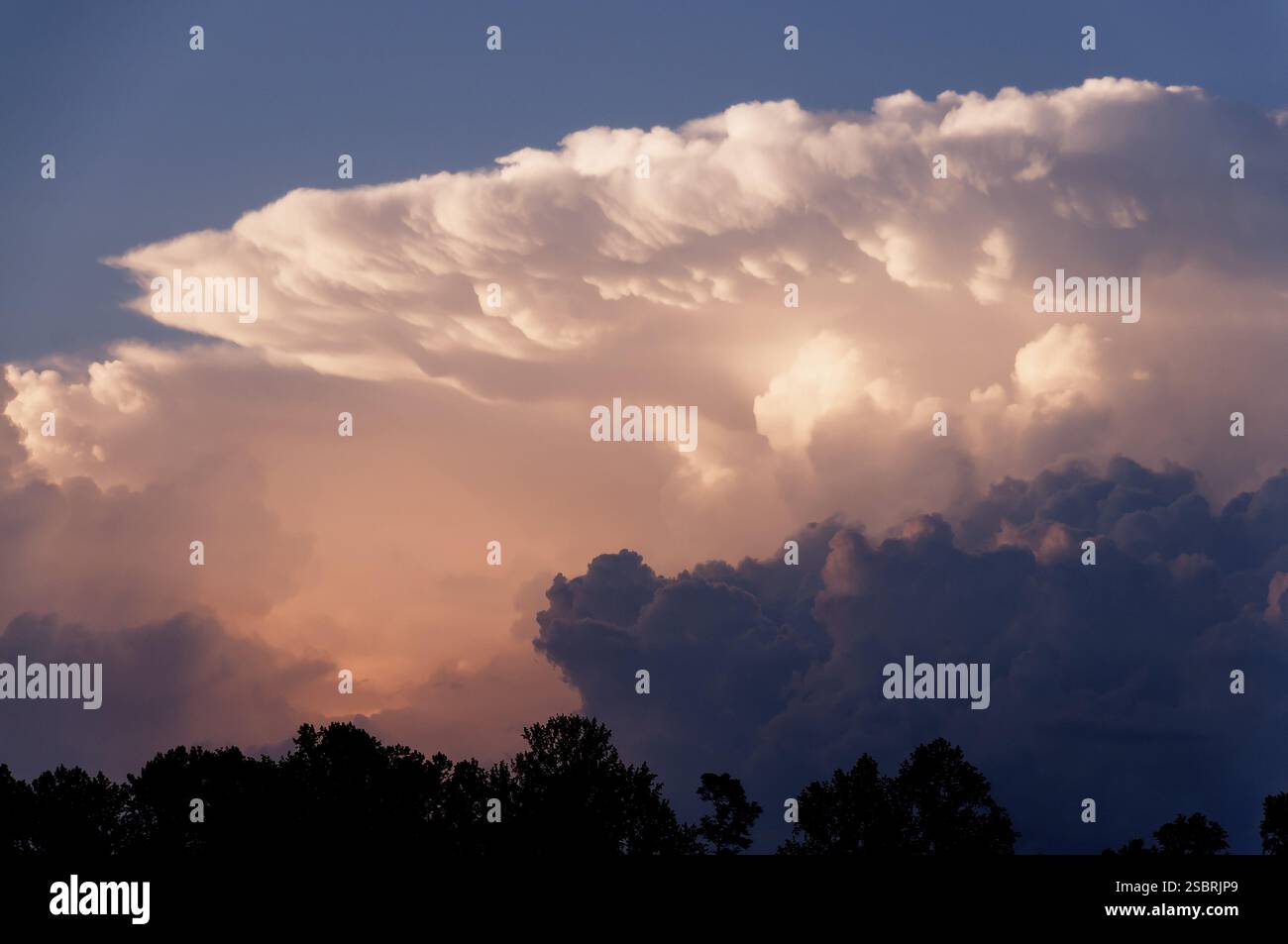 Atmospheric condition known as an anvil cloud Stock Photo - Alamy