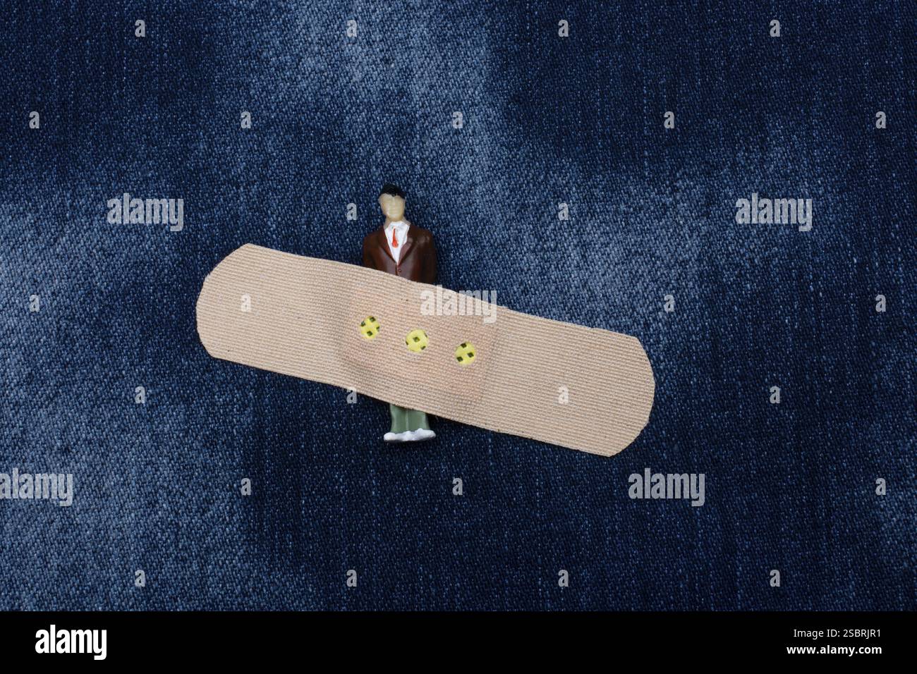 Dressing plasters, wound cross plastering band Stock Photo - Alamy