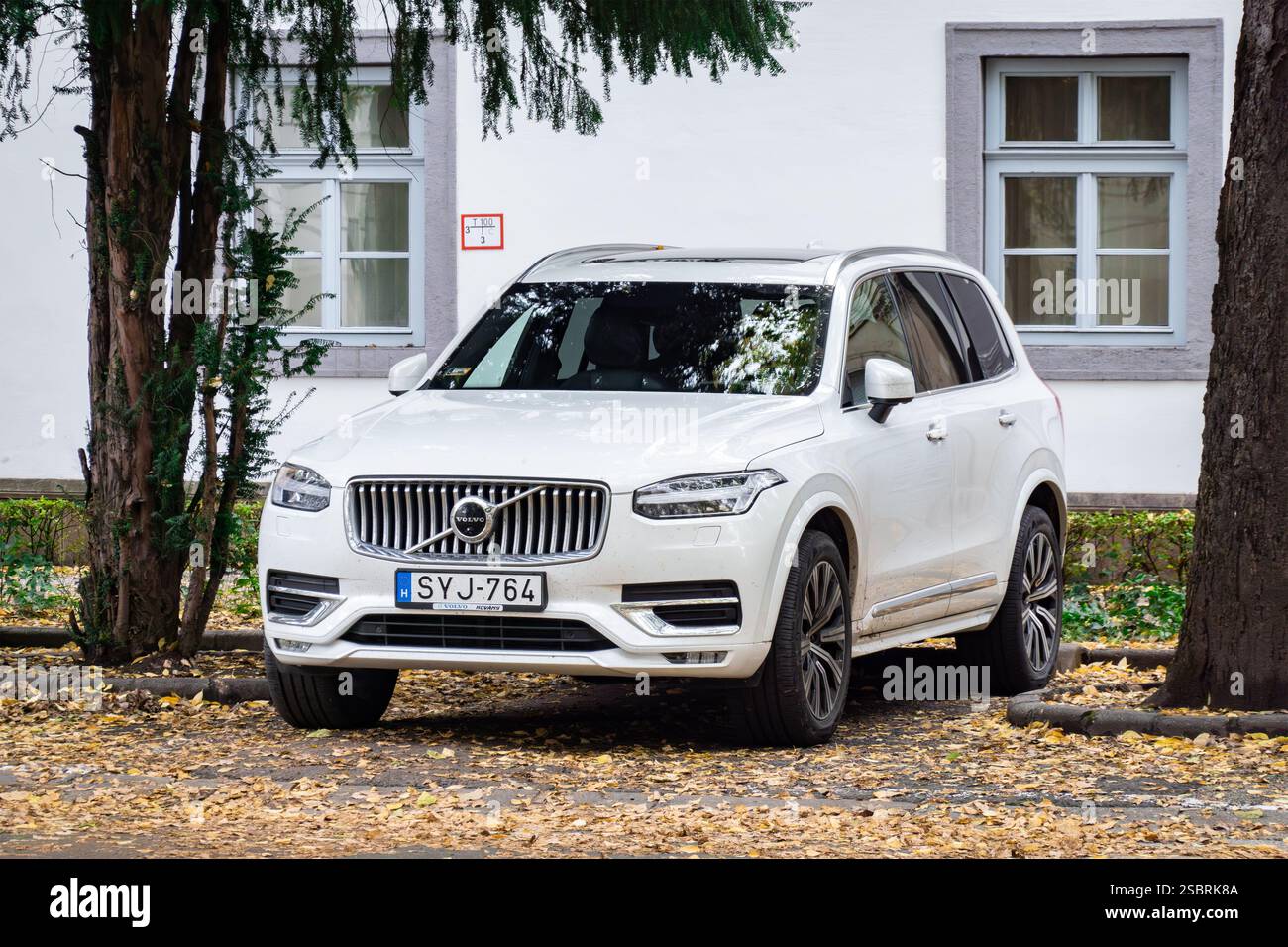 EGER, HUNGARY - OCTOBER 28, 2023: White Volvo XC90 luxury crossover SUV ...