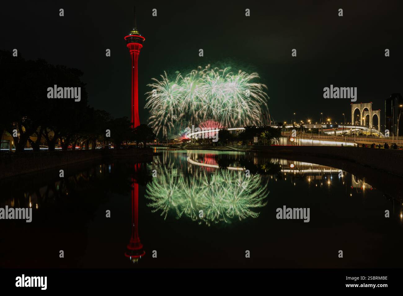 (250204) -- MACAO, Feb. 4, 2025 (Xinhua) -- Fireworks in celebration of ...