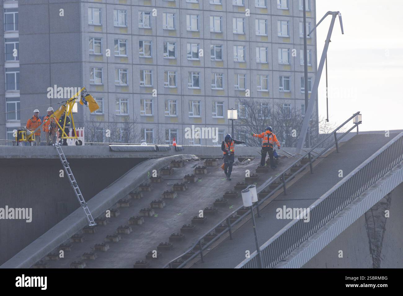 Partial collapse of the Carola Bridge. Part of the bridge has collapsed ...