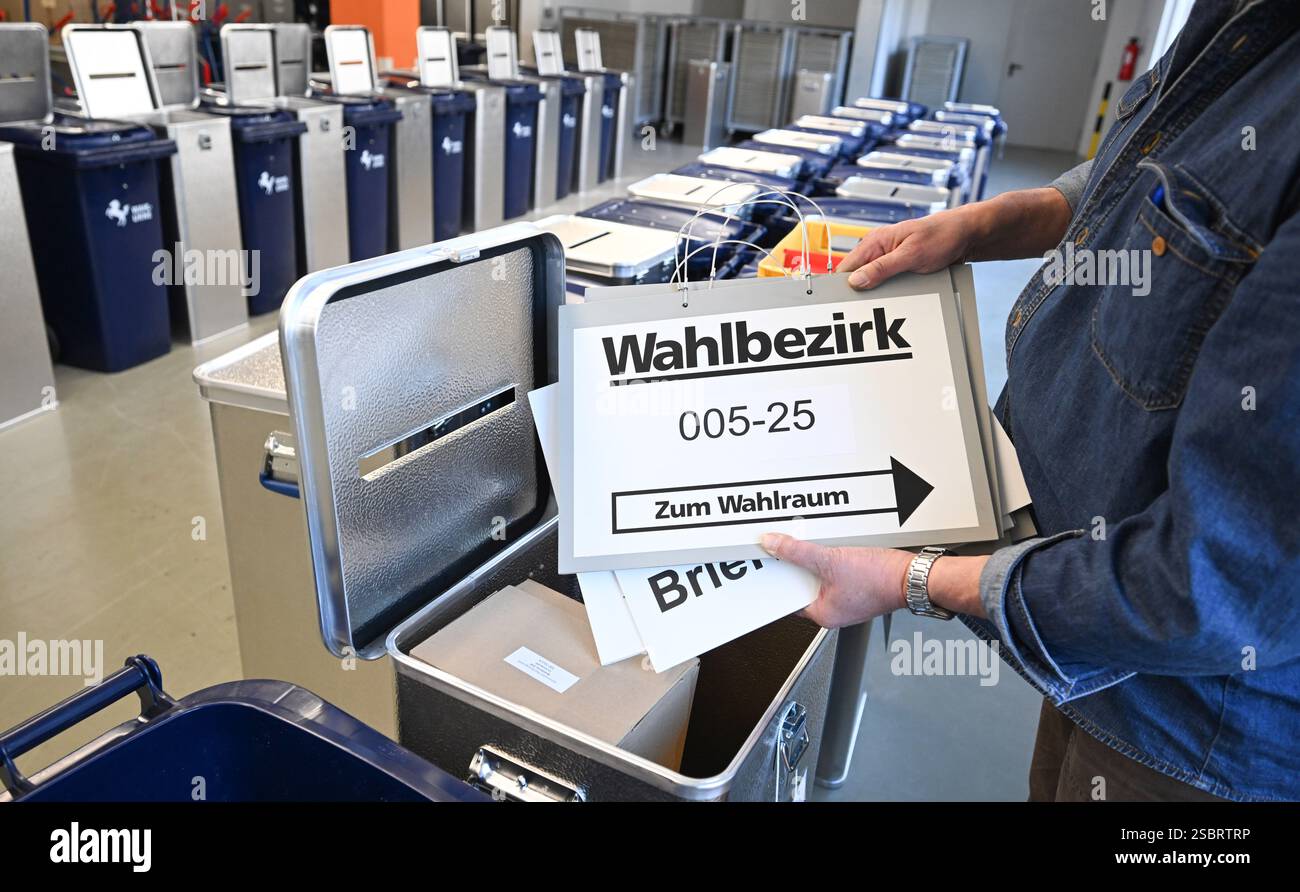 Stuttgart, Germany. 04th Feb, 2025. An employee of the Statistical ...