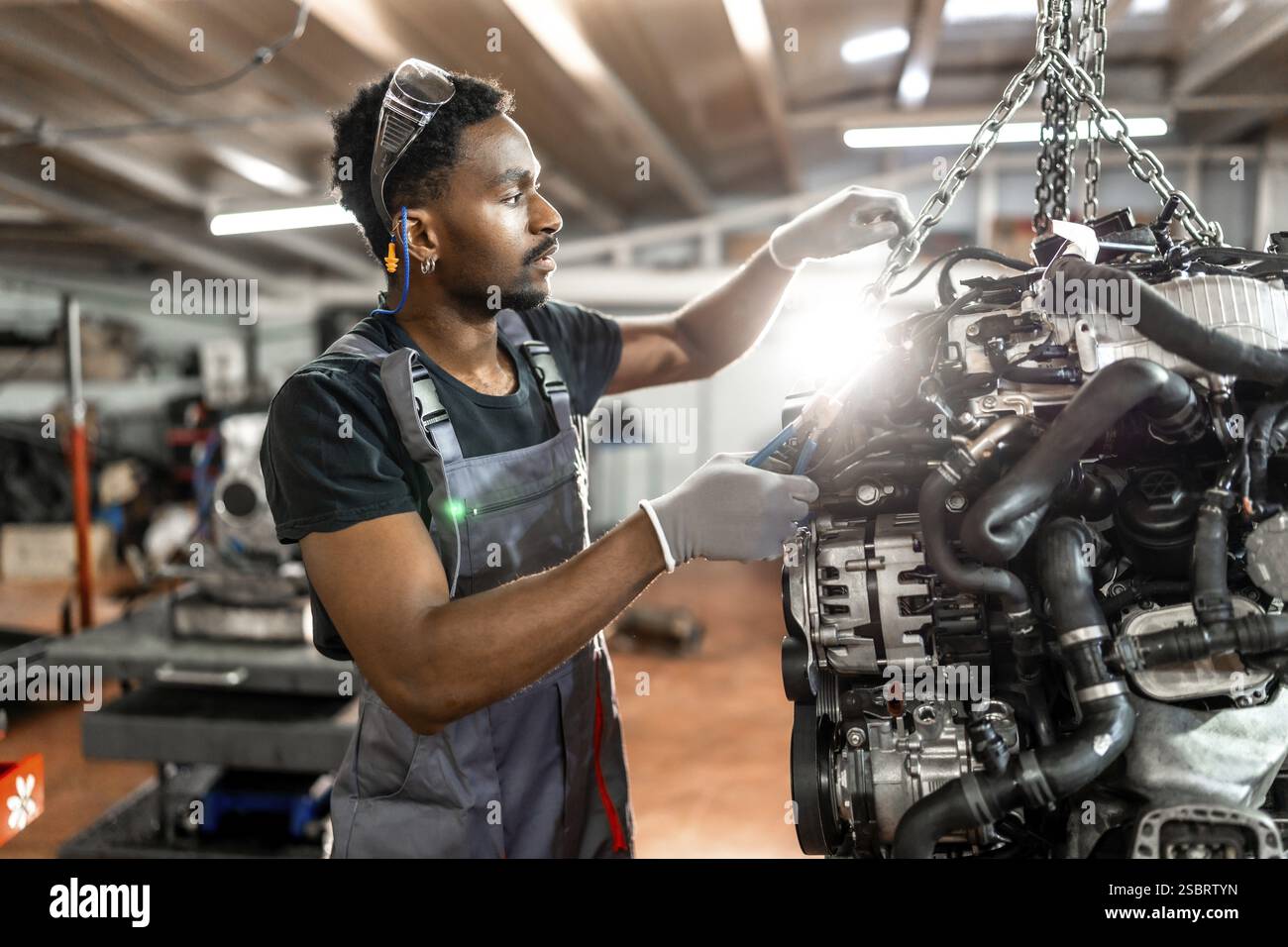 Young woman works on engine hi-res stock photography and images - Alamy